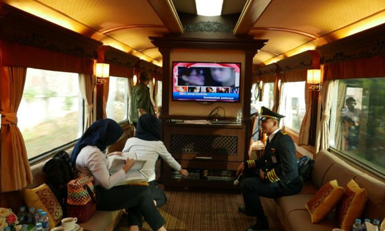 Lowongan Kerja Customer Service PT Kereta Api Pariwisata (KAI Wisata)